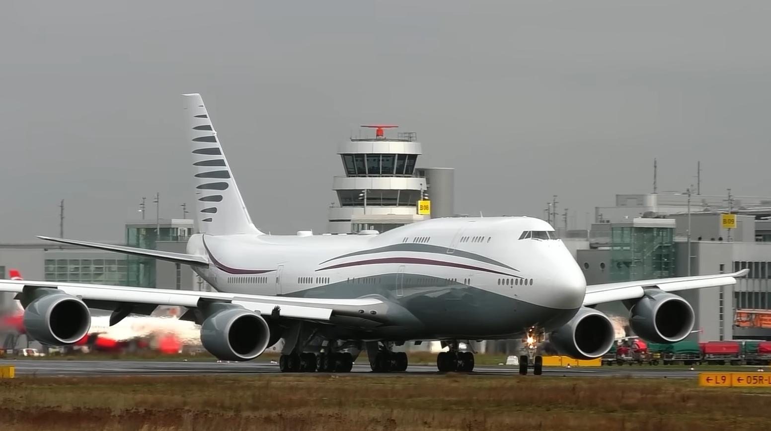 Take a rare look inside the $300 million Boeing 747 gifted by the ...