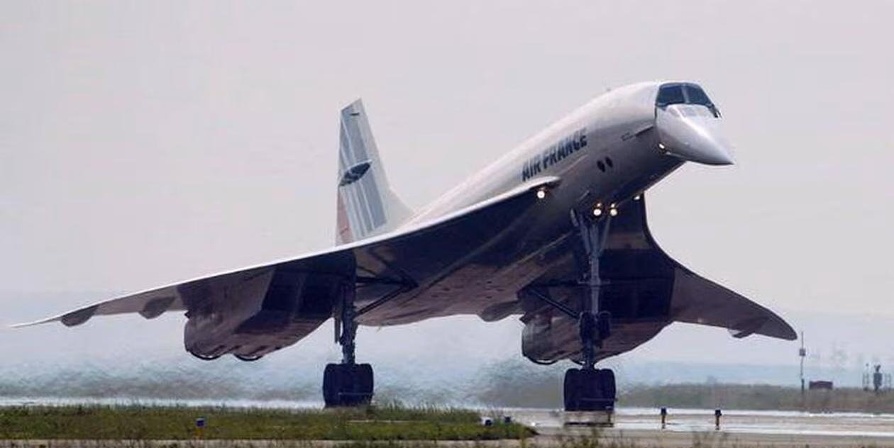 The Concorde flew so fast that 100 wealthy Americans in the mood to ...
