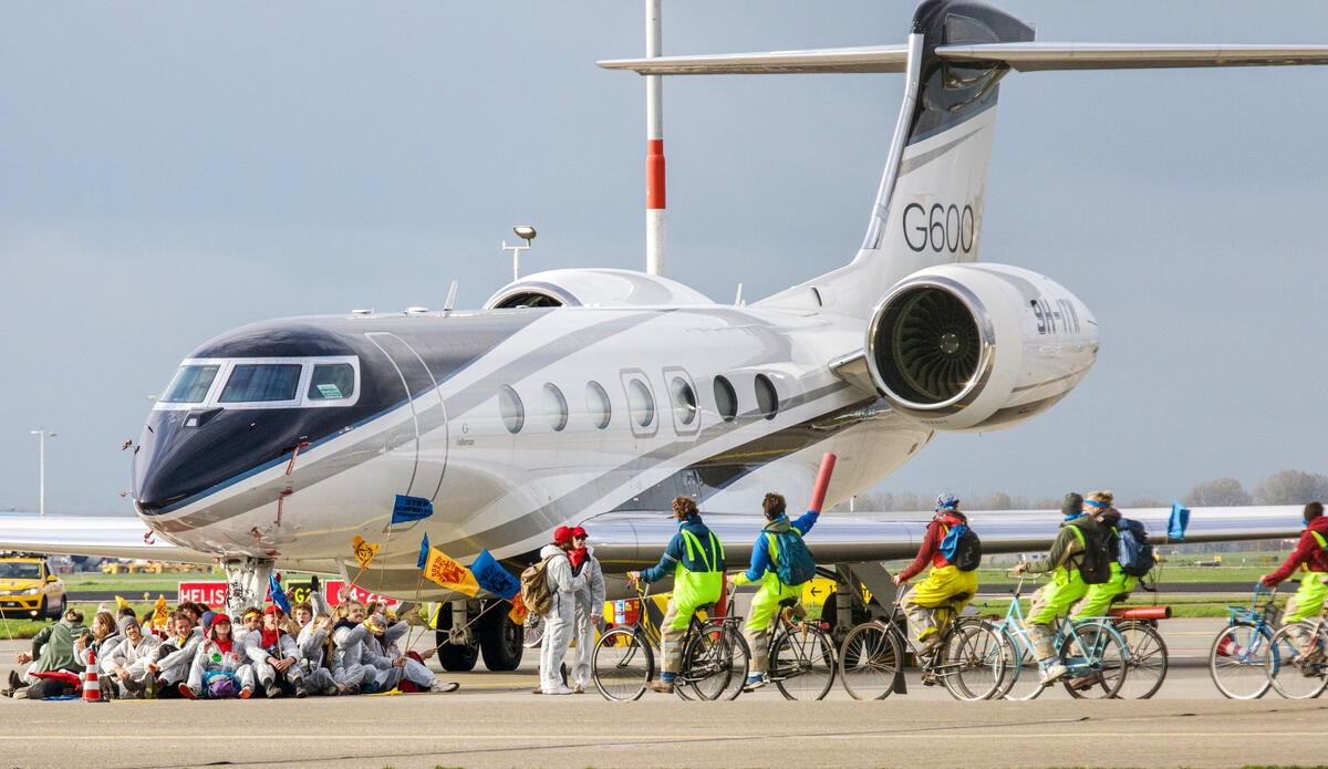 Davos climate summit sees 709 extra private jet flights for just 2,500 ...